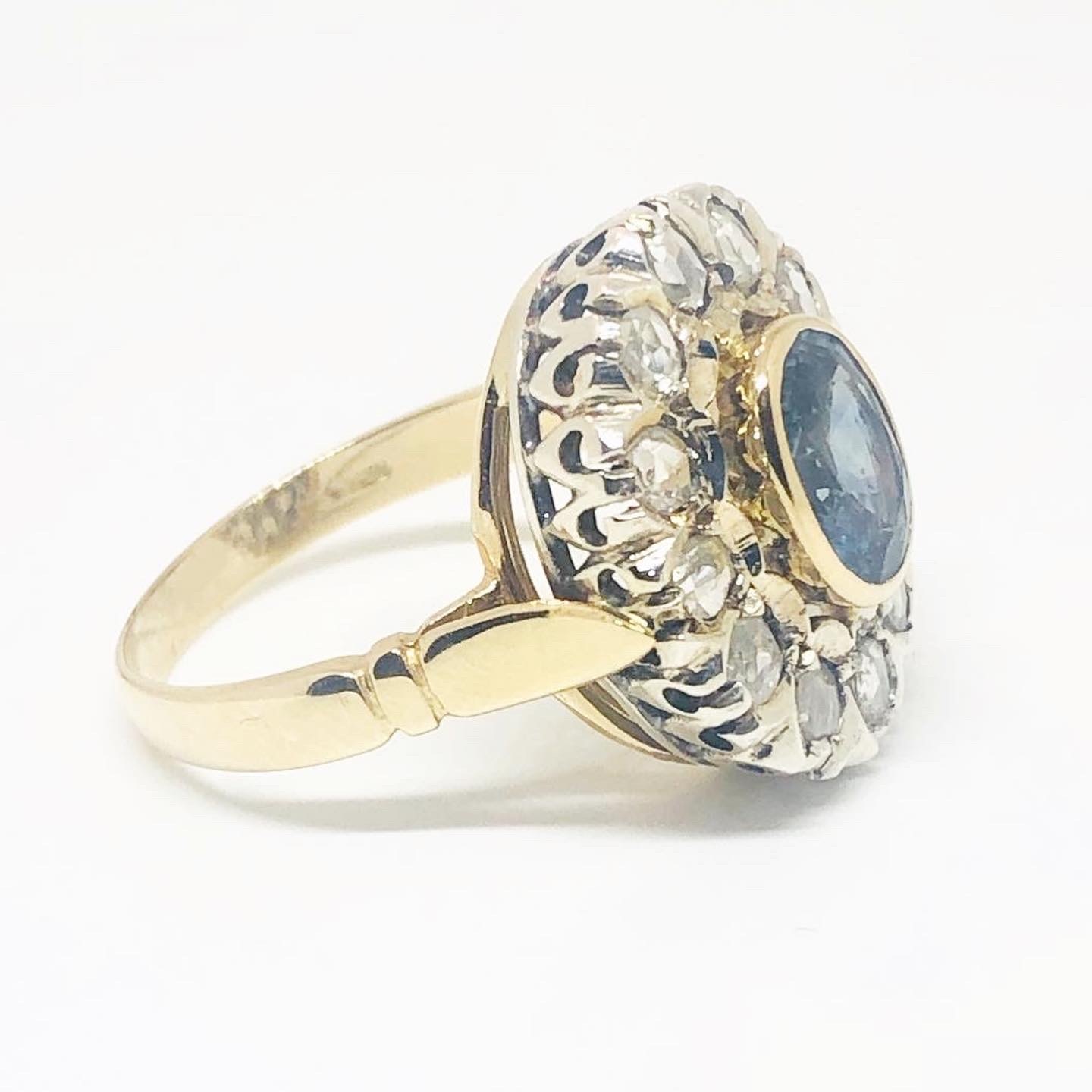 Inel clasic cu safir si diamante roscut - eMAG.ro