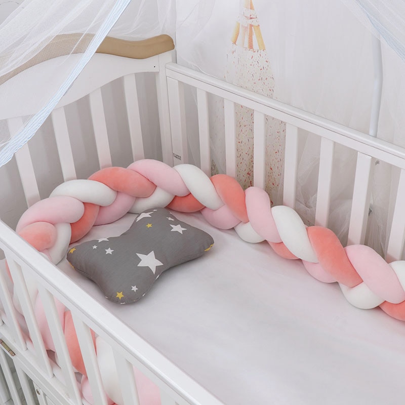 Protectie laterala patut bebe bumper impletit BathVision Pink White 2m ...