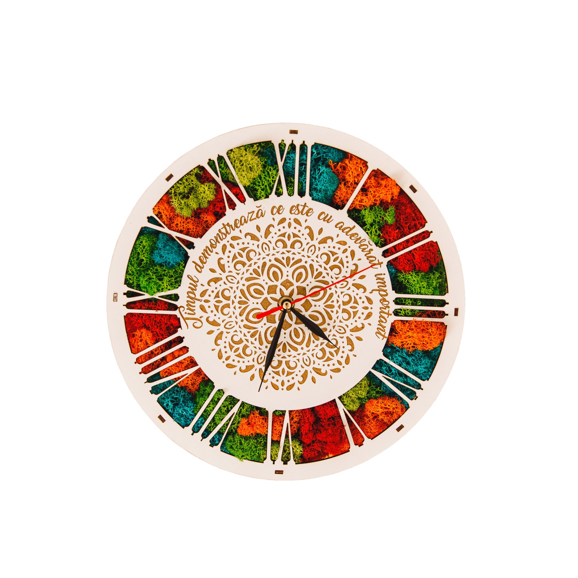 Ceas cu licheni stabilizati, Lemn Alb, gravat cu mesaj "Timpul ...