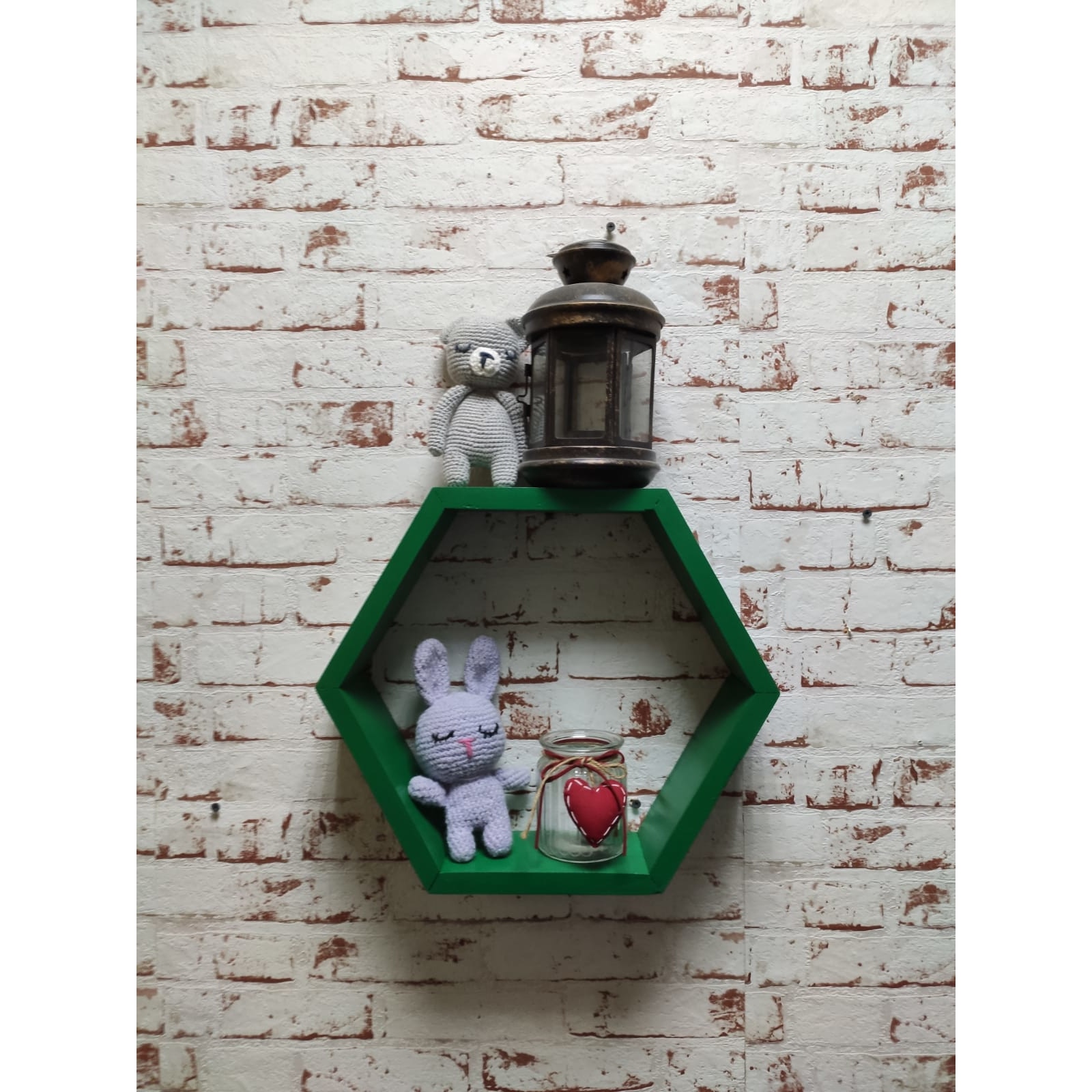 Raft de perete din lemn, in forma hexagonala, tip fagure, cu prindere ...