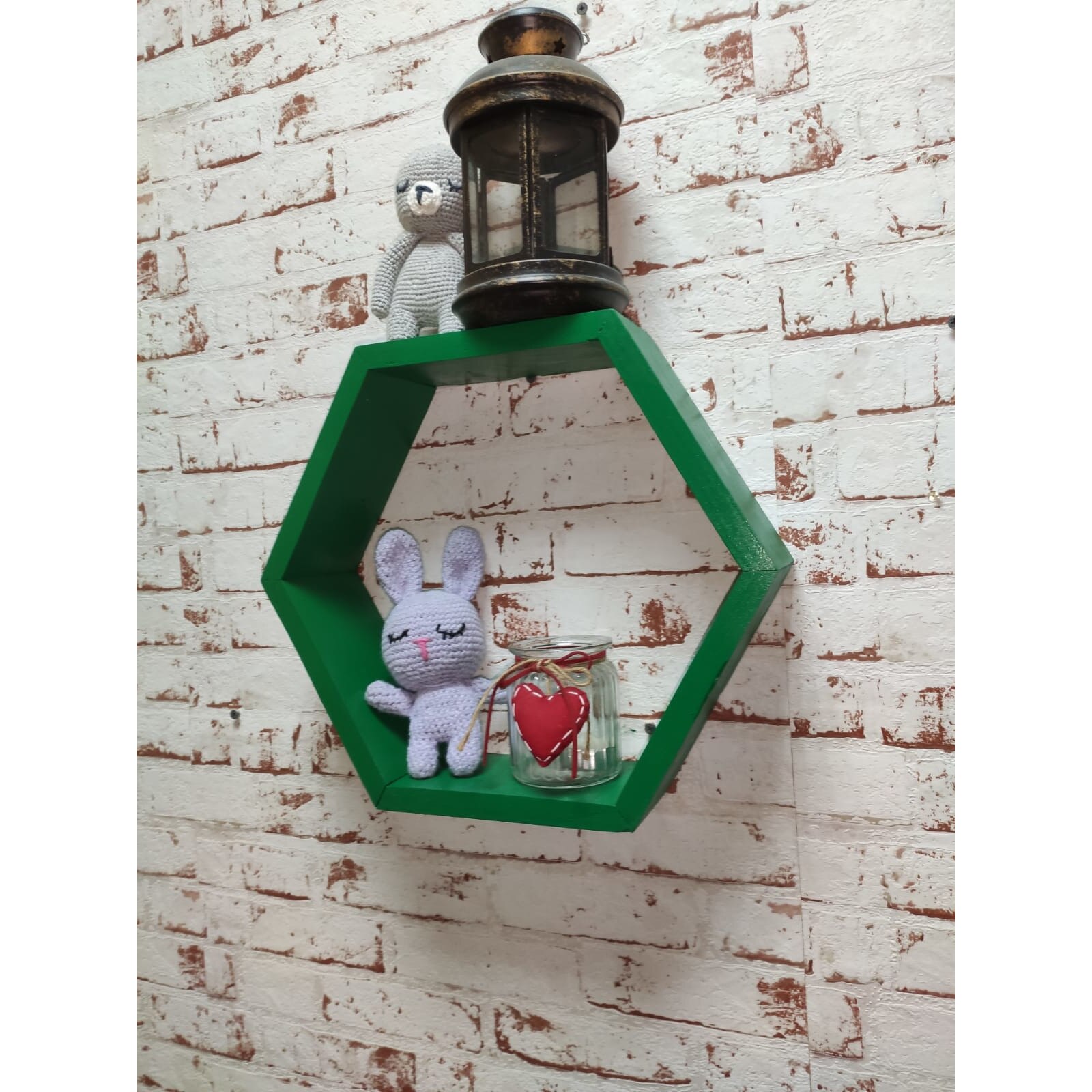 Raft de perete din lemn, in forma hexagonala, tip fagure, cu prindere ...