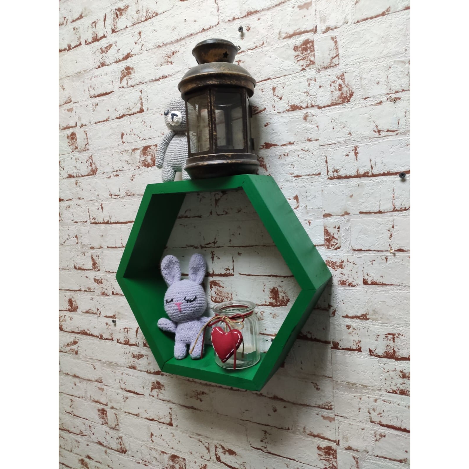 Raft de perete din lemn, in forma hexagonala, tip fagure, cu prindere ...