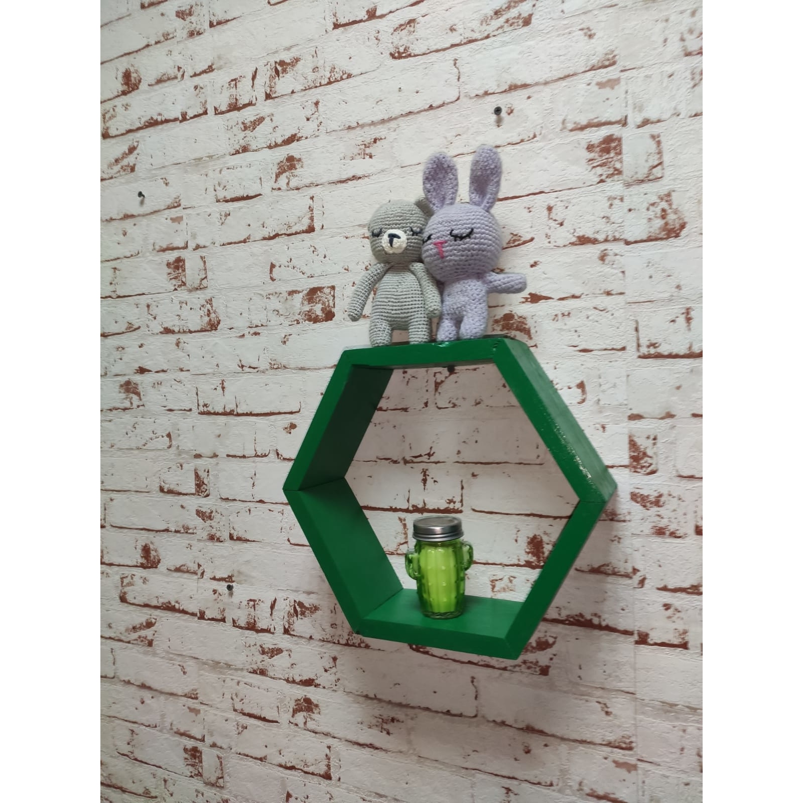 Raft de perete din lemn, in forma hexagonala, tip fagure, cu prindere ...