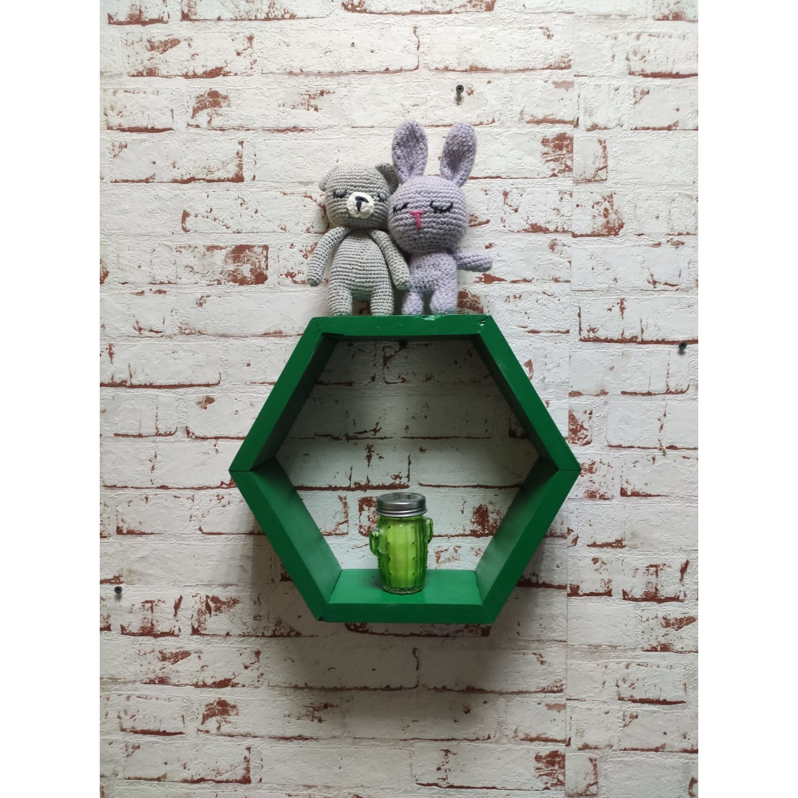 Raft de perete din lemn, in forma hexagonala, tip fagure, cu prindere ...