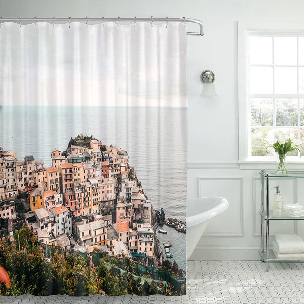 Perdea Dus Cada pentru Baie Art Factory, Oras colorat la malul marii ...