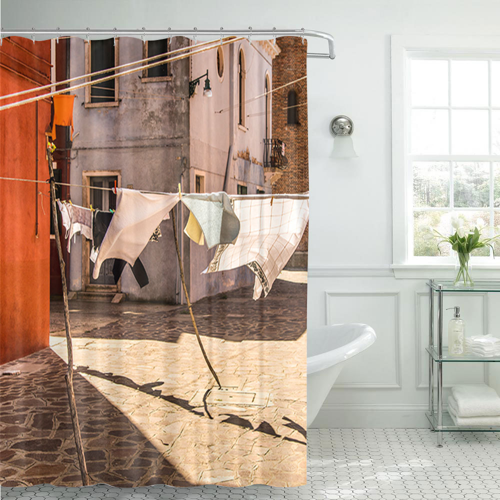 Perdea Dus Cada pentru Baie Art Factory, Haine la uscat intre cladiri ...