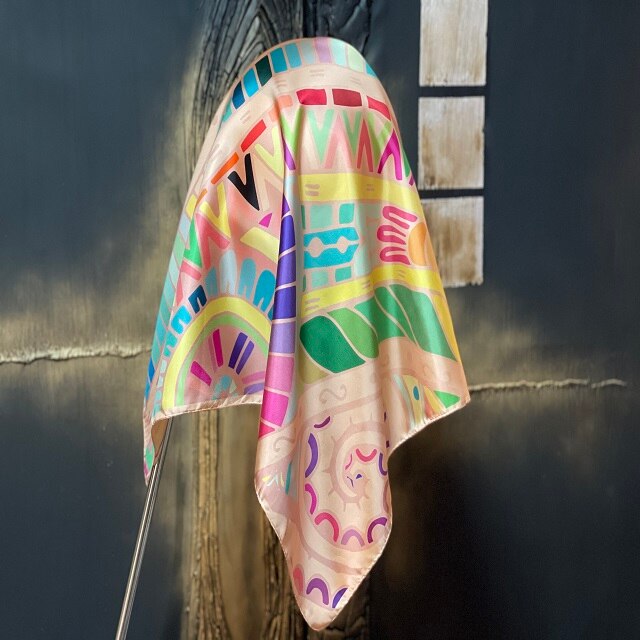 Batic din matase cu forme geometrice, Bej, 90 cm x 90 cm - eMAG.ro