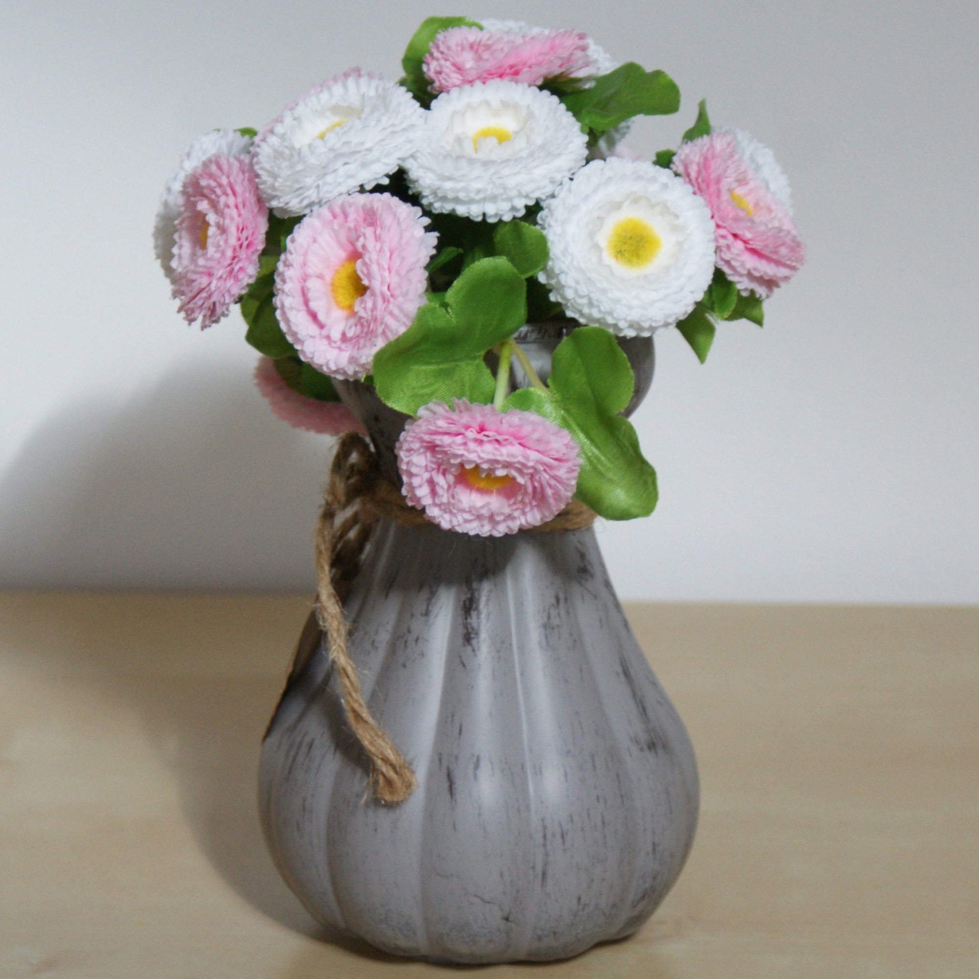 Aranjament cu flori artificiale BeatrixArt, Banutei, 15x15x21 cm - eMAG.ro
