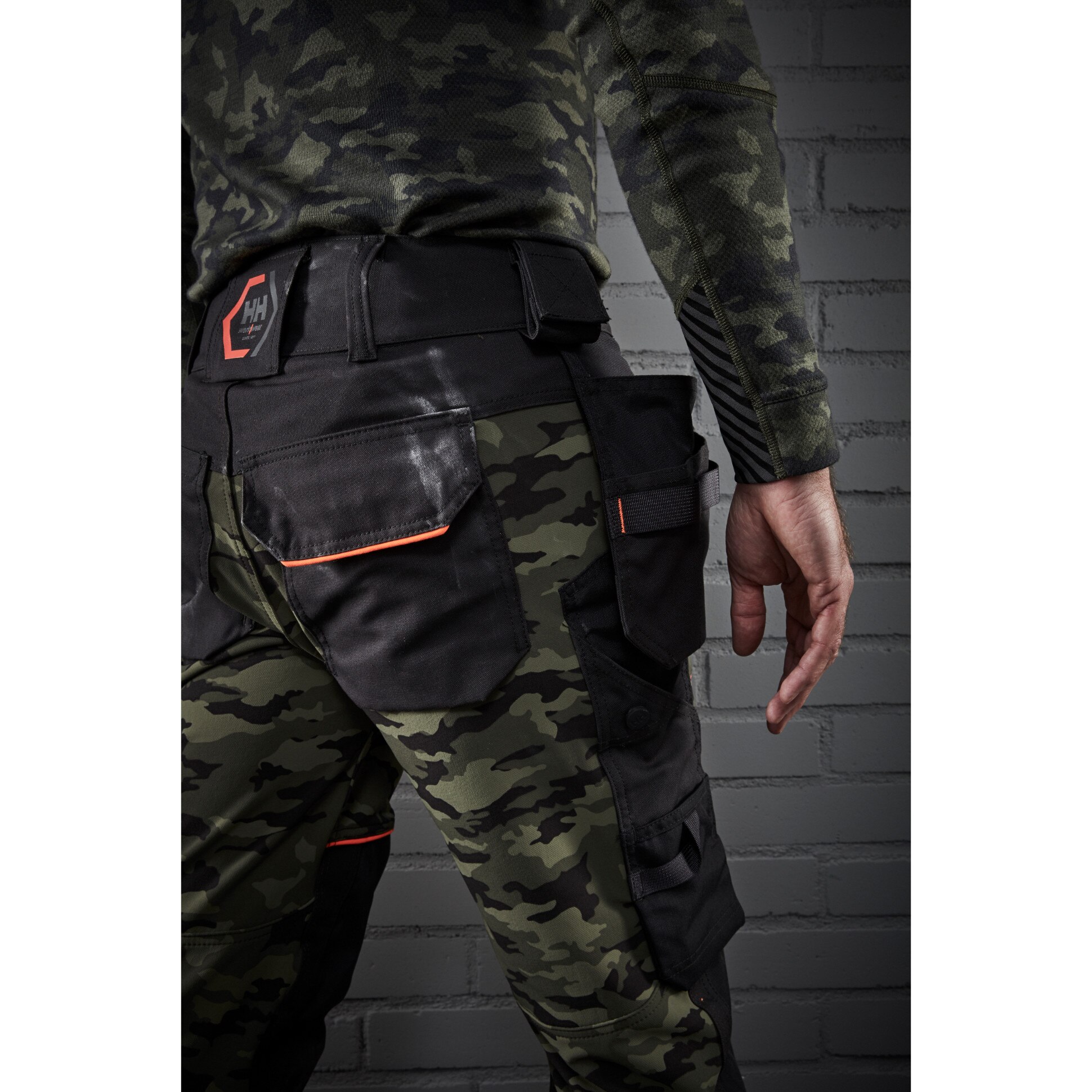 Pantaloni de lucru Helly Hansen Chelsea Evolution Construction, camo ...