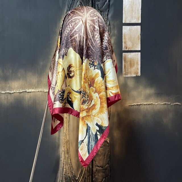 Batic matase 'Elegance', Multicolor, Rosu/Bej, 90 cm x 90 cm - eMAG.ro