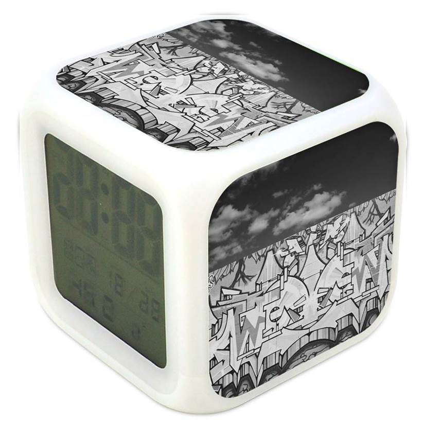 Ceas desteptator cu lumina schimbatoare graffiti 15, multicilor ...