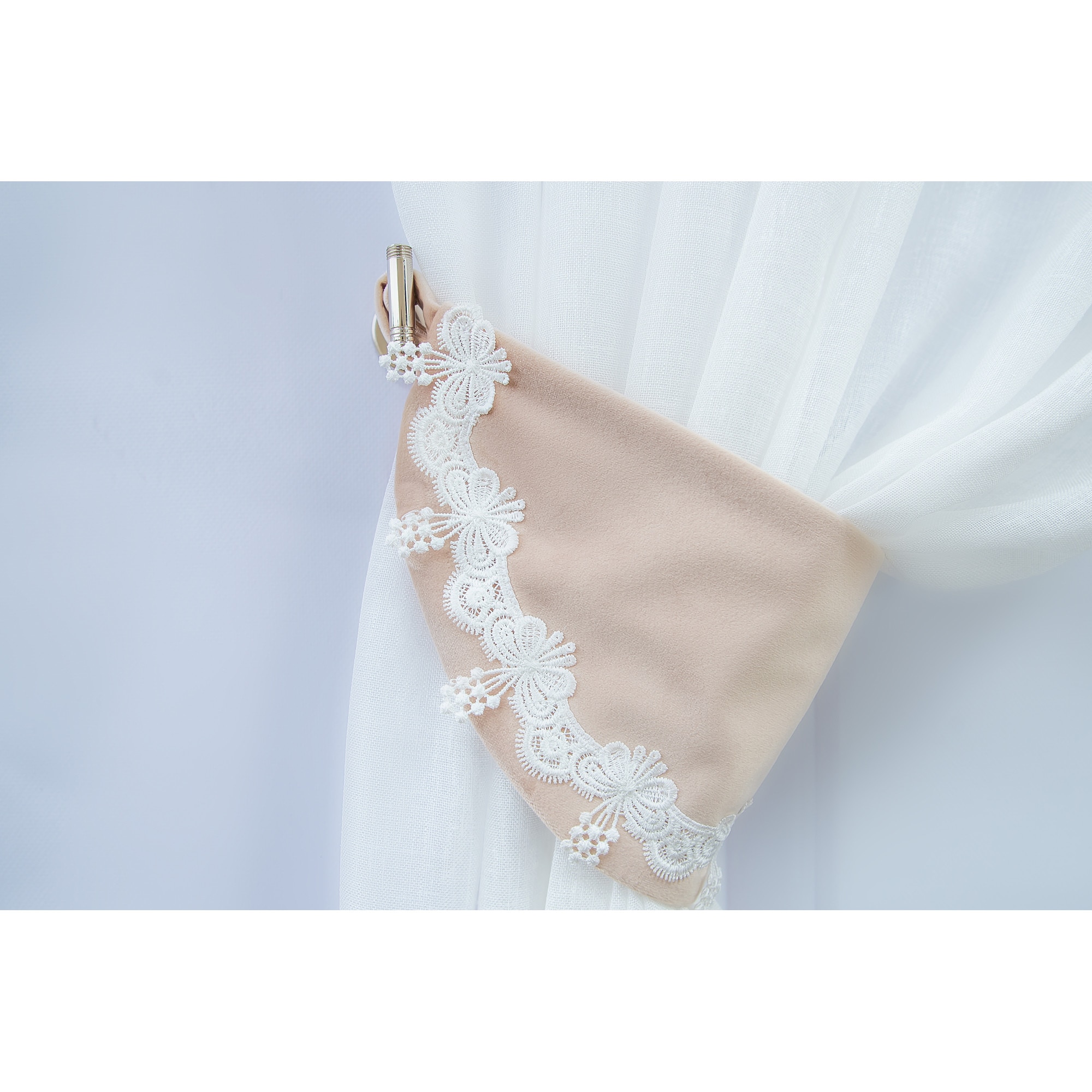 Perdea bucatarie, bumbac alb,cu volan din catifea bej, cu dantela alba ...