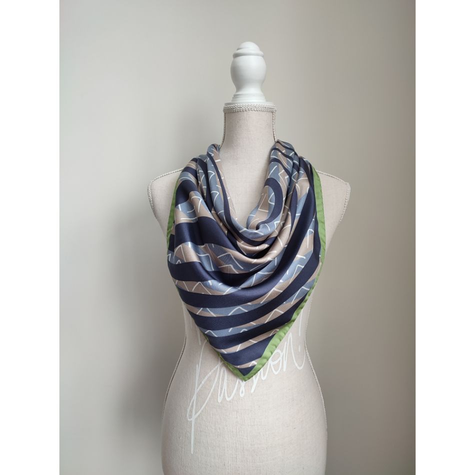 Batic din matase Circle Design, Bleu/Albastru, 90 cm x 90 cm - eMAG.ro