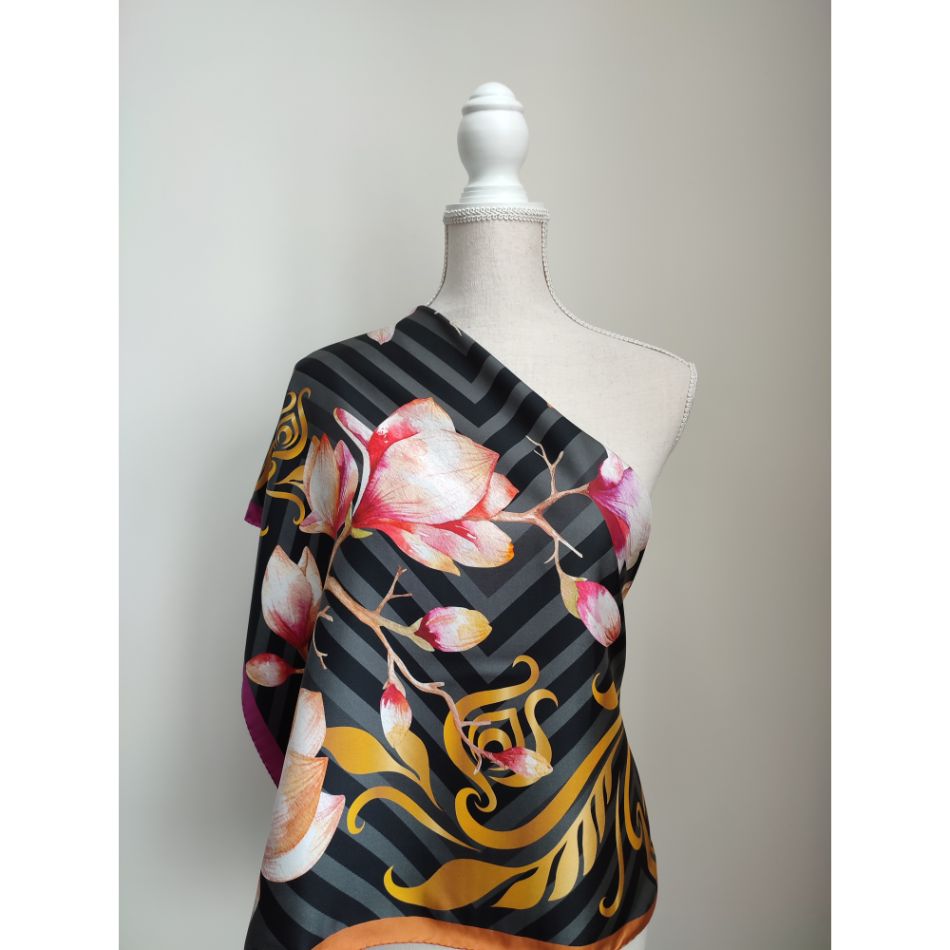 Batic din matase Flower Design, Negru / Rosu, 90 cm x 90 cm - eMAG.ro