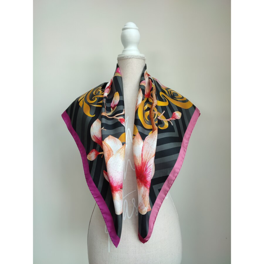 Batic din matase Flower Design, Negru / Rosu, 90 cm x 90 cm - eMAG.ro