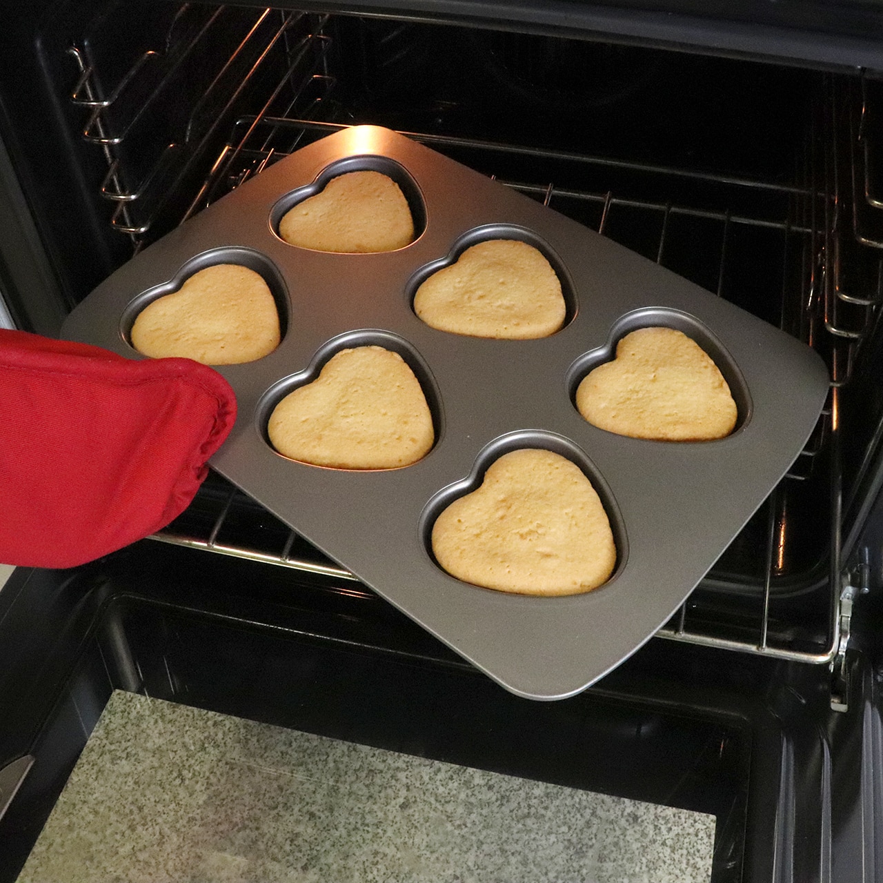 Tava de copt prajituri, forma inima, 6 cavitati 37x26 cm, PME - eMAG.ro