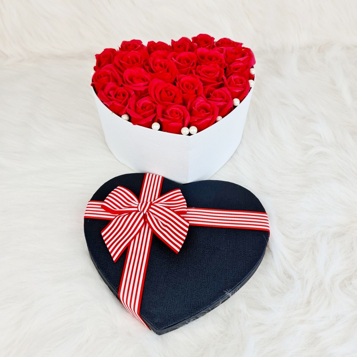 Aranjament inima alba cu trandafiri by Hayati,27 fire - eMAG.ro