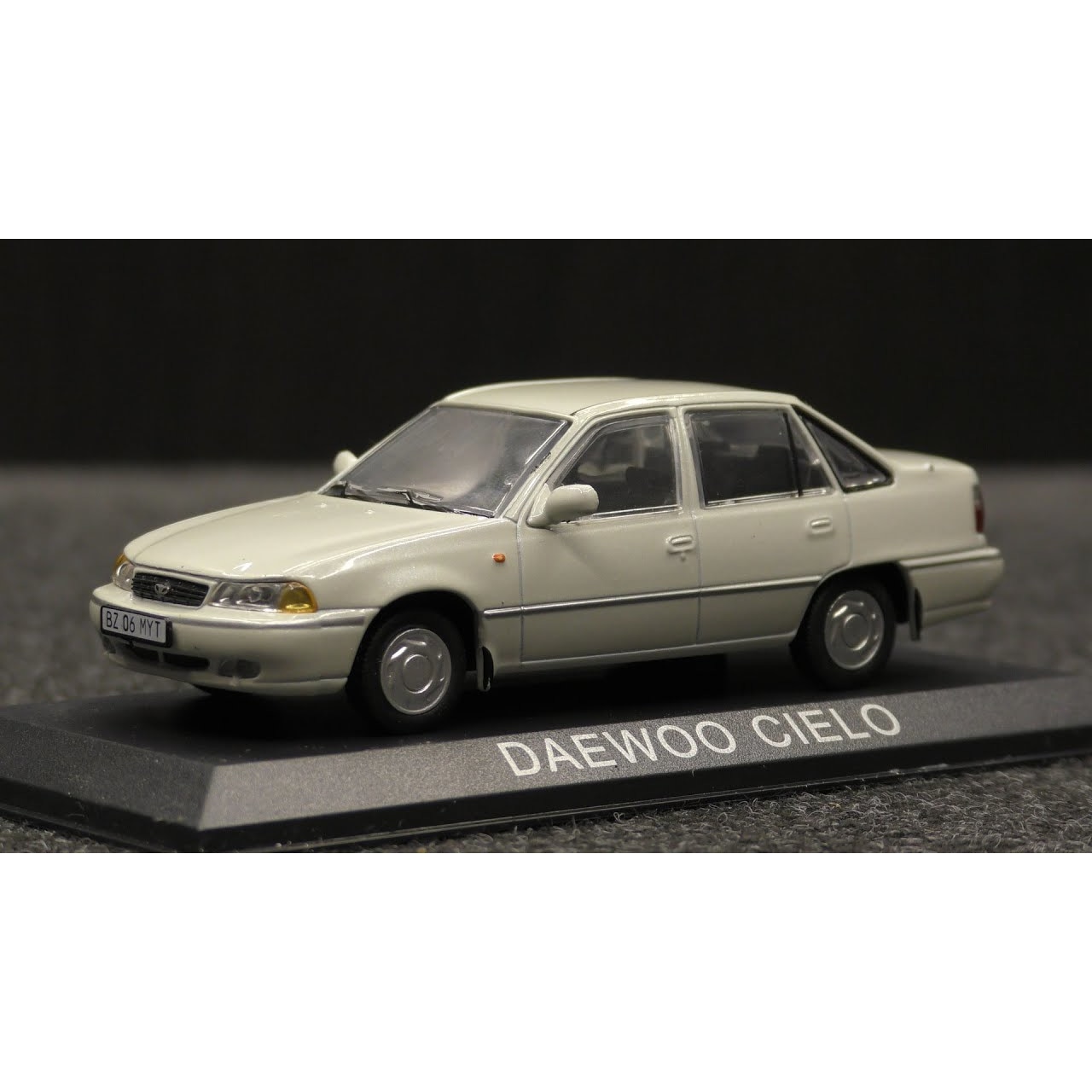 Macheta auto Daewoo Cielo (1995), 1:43, Crem - eMAG.ro