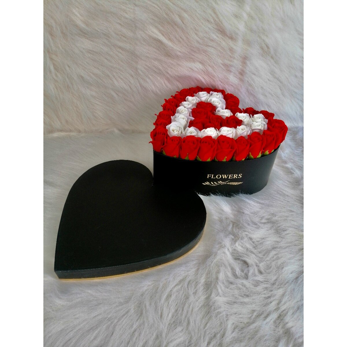 Aranjament floral cutie inima neagra by Hayati,23 fire - eMAG.ro