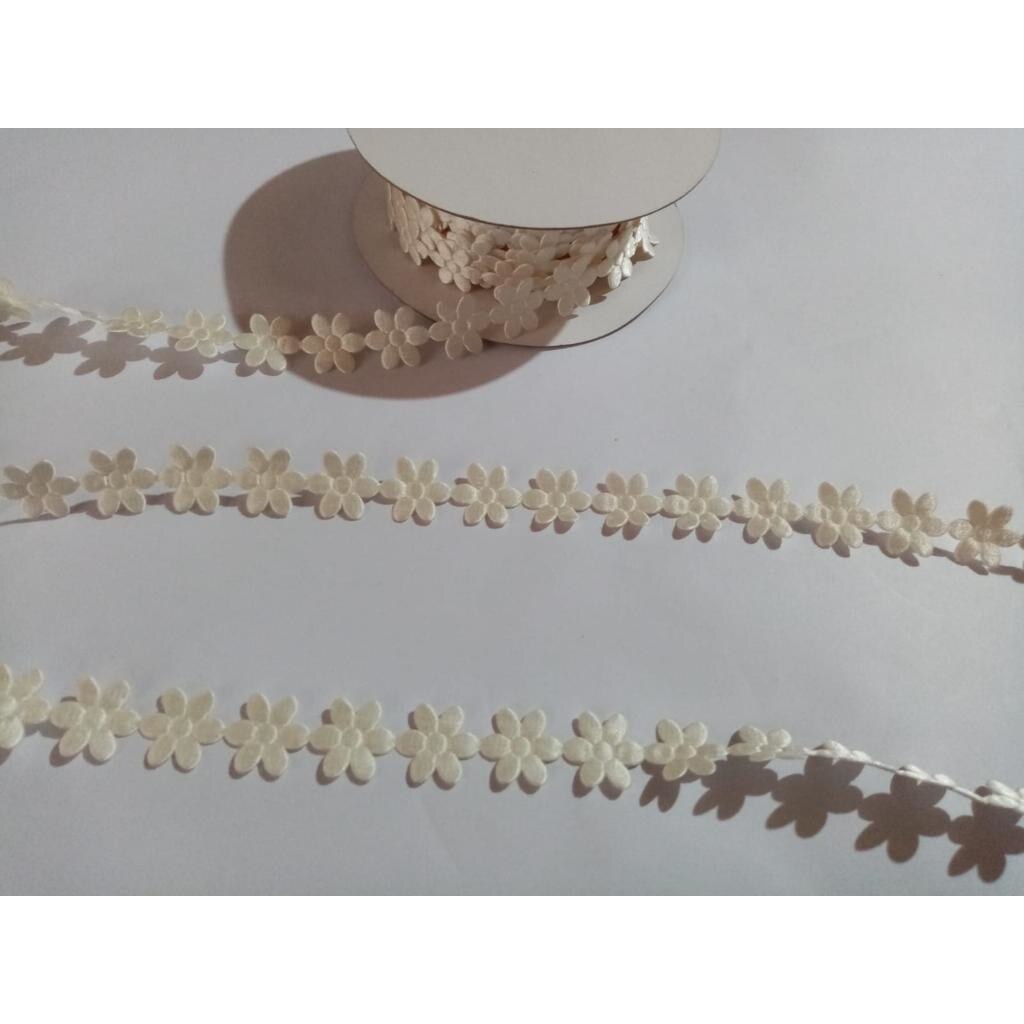 Panglica textila decorativa poliester, flori ivory, 2m x 2cm - eMAG.ro