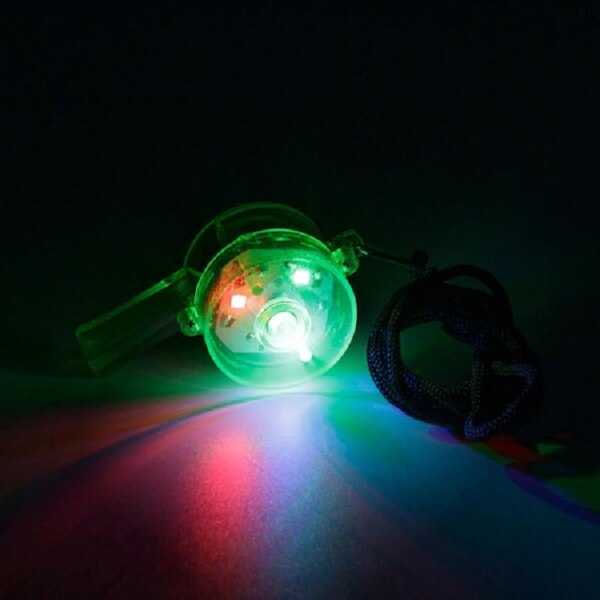 Fluier Puternic cu Lumina LED si Snur pentru Sport si Arbitrii de ...