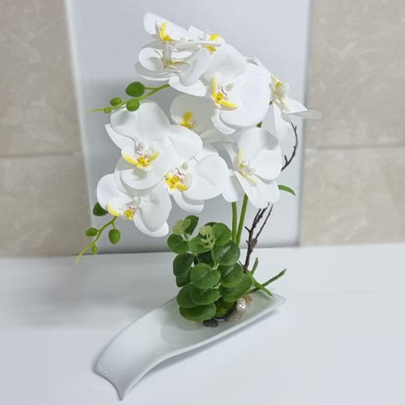 Orhidee artificiala cu aspect natural in ghiveci ceramic tip barcuta ...