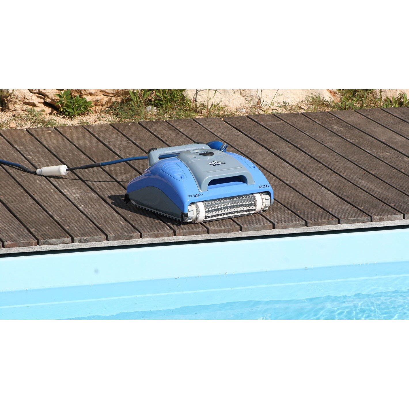 Робот за почистване на басейн Maytronics Dolphin M200 CB - eMAG.bg