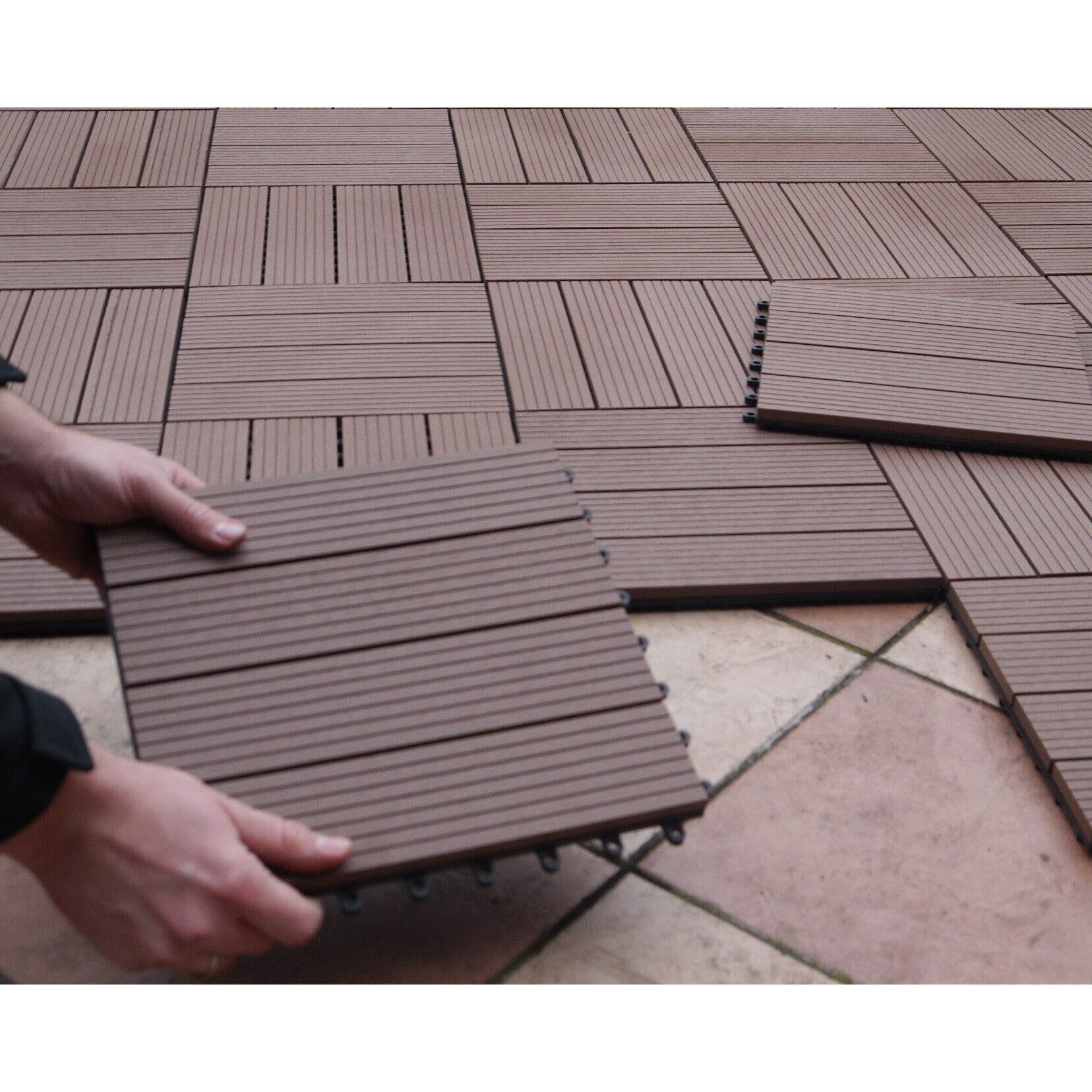 Set 10 placi gradina/terasa, Garden Joy, WPC, 30 x 30 cm, Maro - eMAG.ro