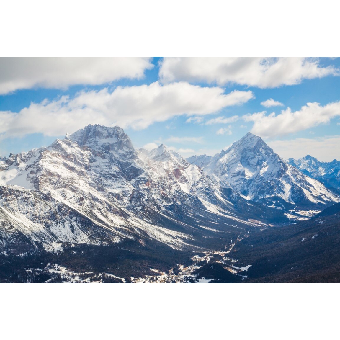 Fototapet hartie, Muntii Dolomiti inzapeziti, 150x220 cm - eMAG.ro