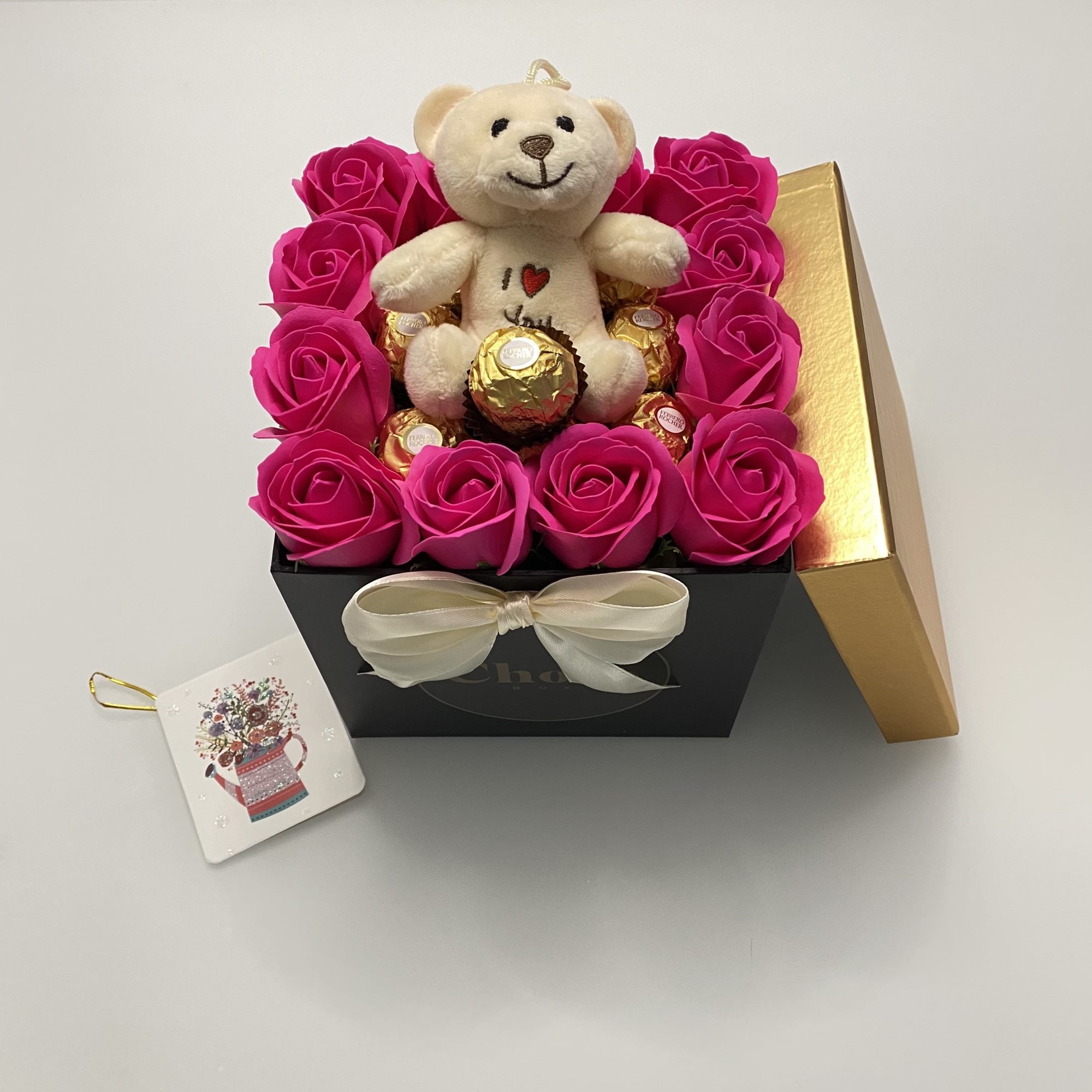 Подаръчна кутия ChocoBox Lovely Box II, Ferrero Rocher, Рози, Плюшено ...