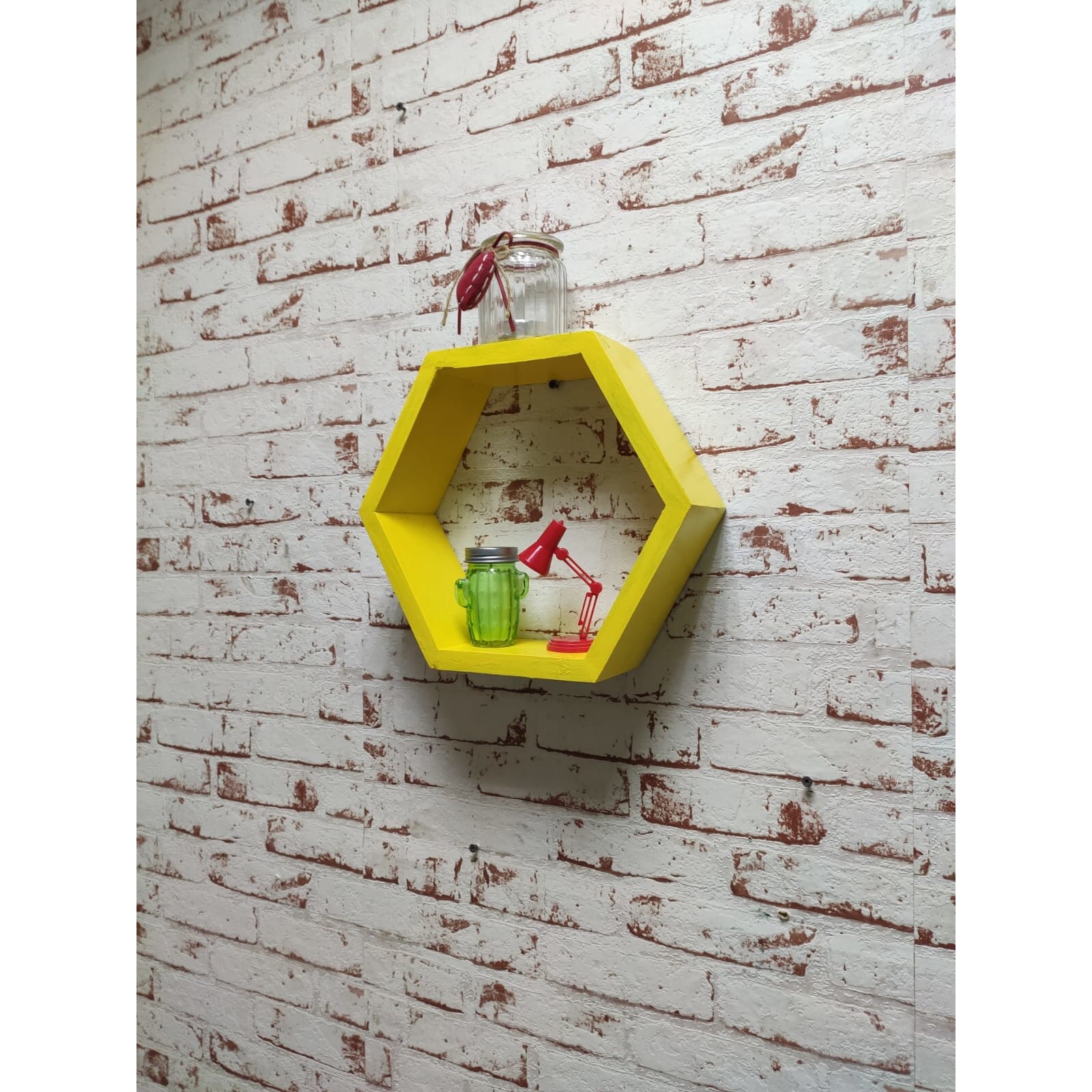 Raft de perete din lemn, in forma hexagonala, tip fagure, cu prindere ...