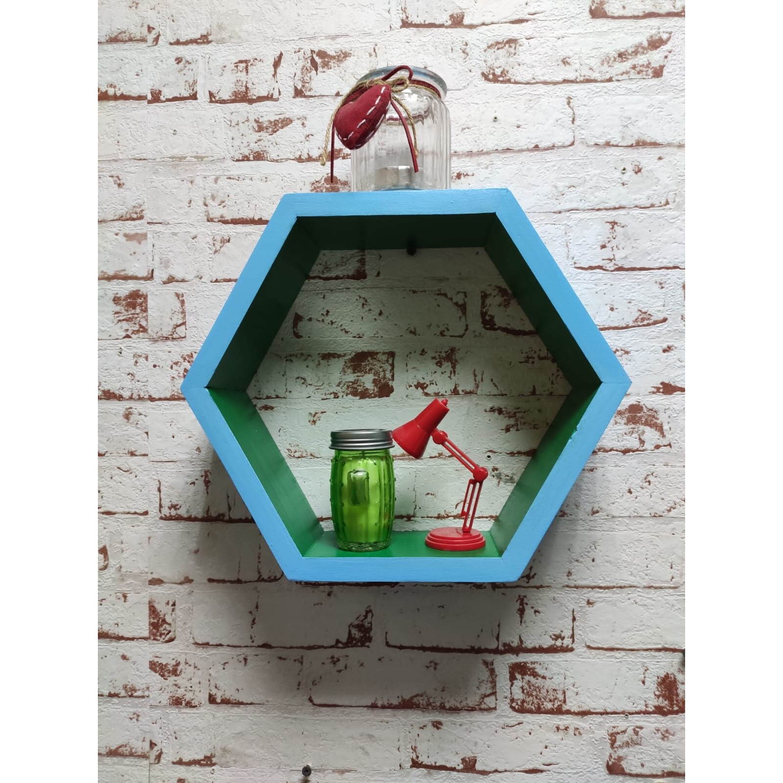 Raft de perete din lemn, in forma hexagonala, tip fagure, cu prindere ...