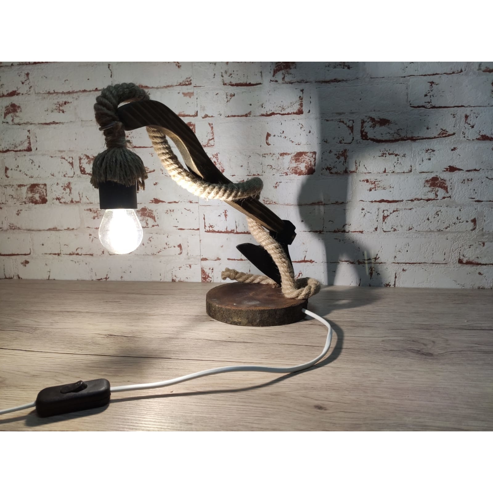 Lampa de birou rustica cu sfoara, Axeman, 30 x 30 x 15 cm, multicolor ...