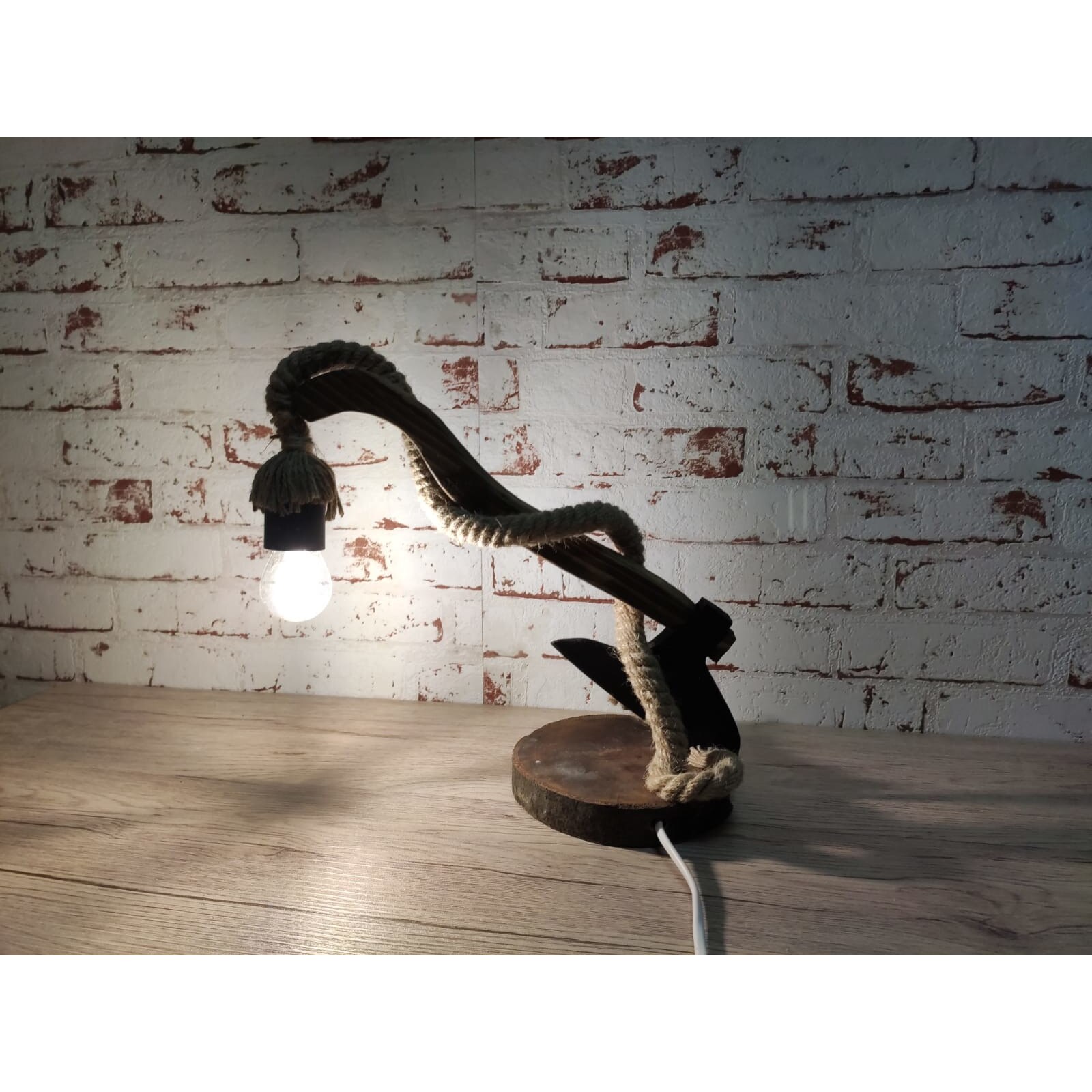 Lampa de birou rustica cu sfoara, Axeman, 30 x 30 x 15 cm, multicolor ...