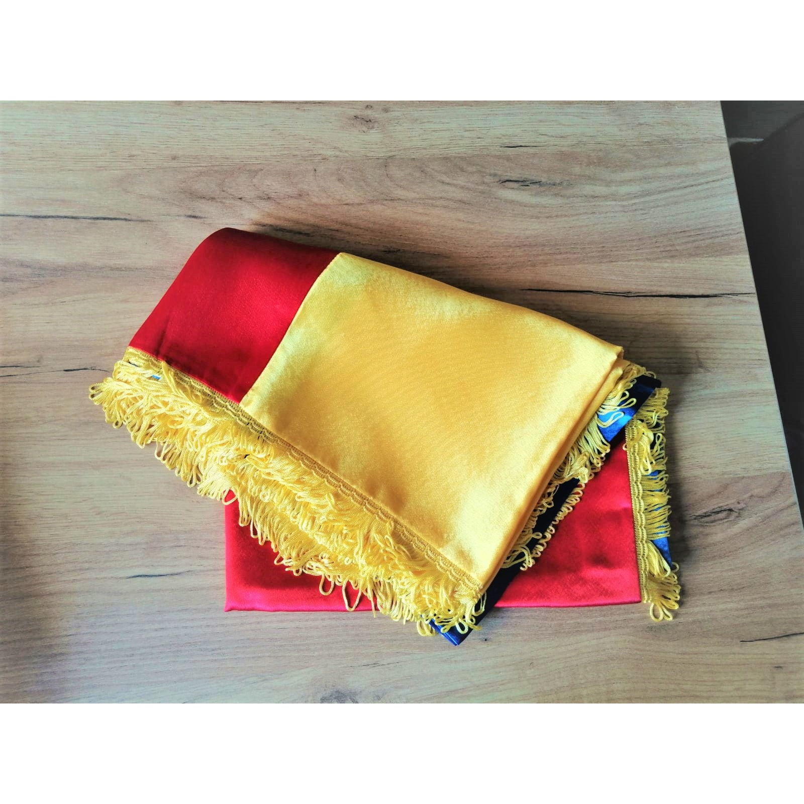 Drapel Romania satinat, dublu, cu franjuri, 135x90 cm - eMAG.ro