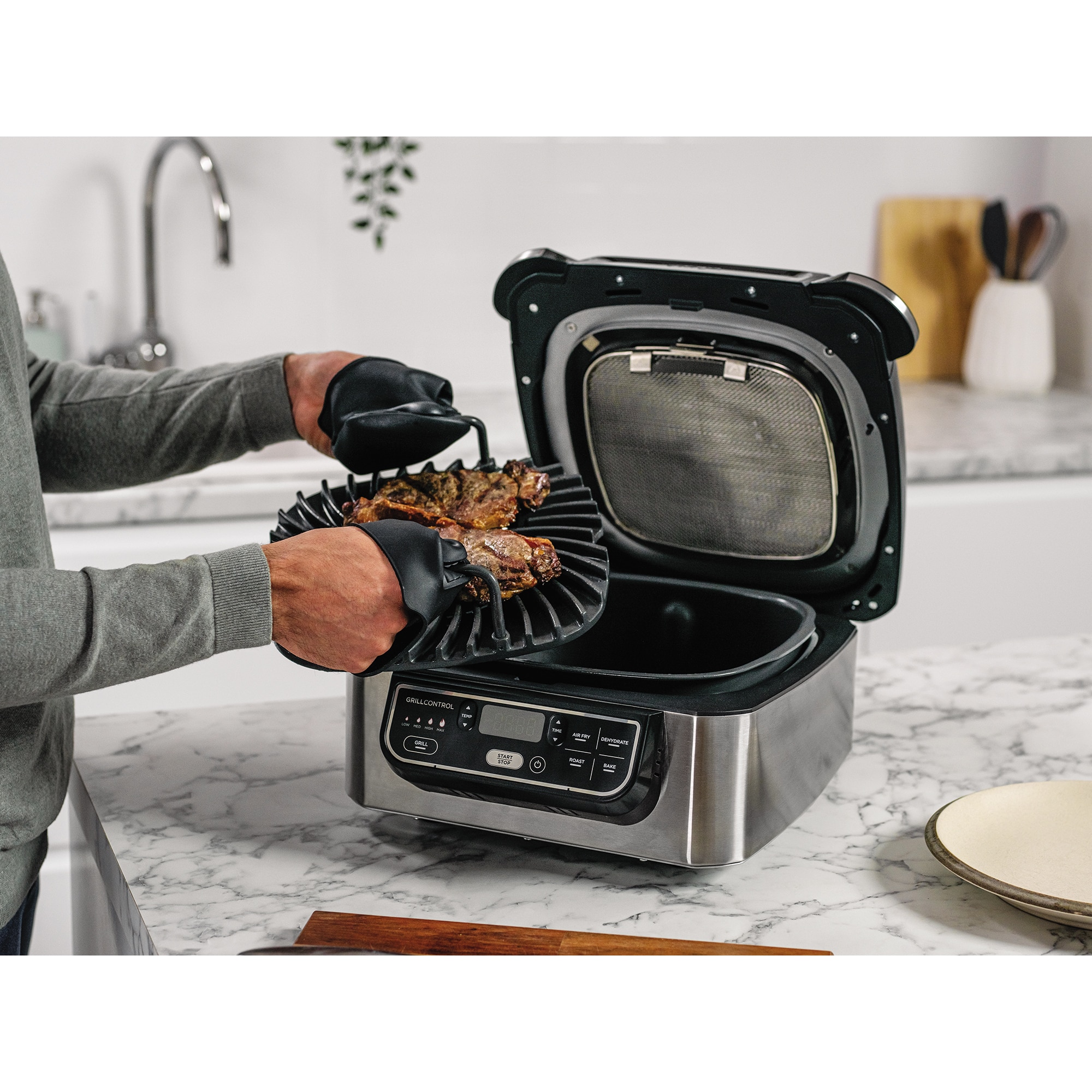 Gratar electric Foodi Ninja AG301EU, functie friteuza aer cald, 1760 W ...