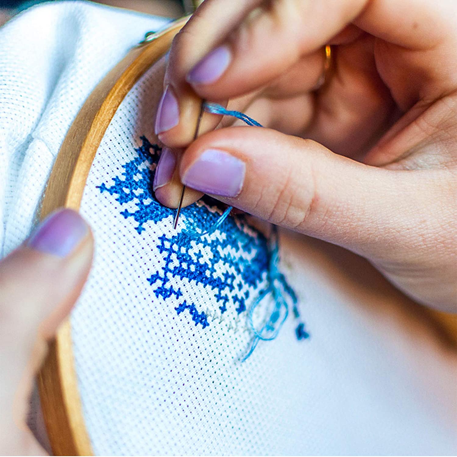 Kit profesional de broderie, 100 fire colorate, 5 cercuri bambus, 30 ...