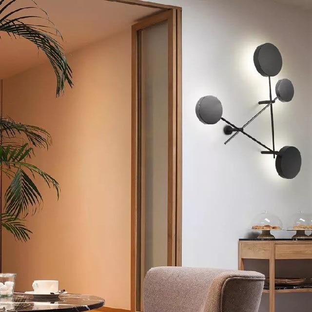 Aplica moderna, de culoare negru, cu 4 becuri, model Maxi - eMAG.ro