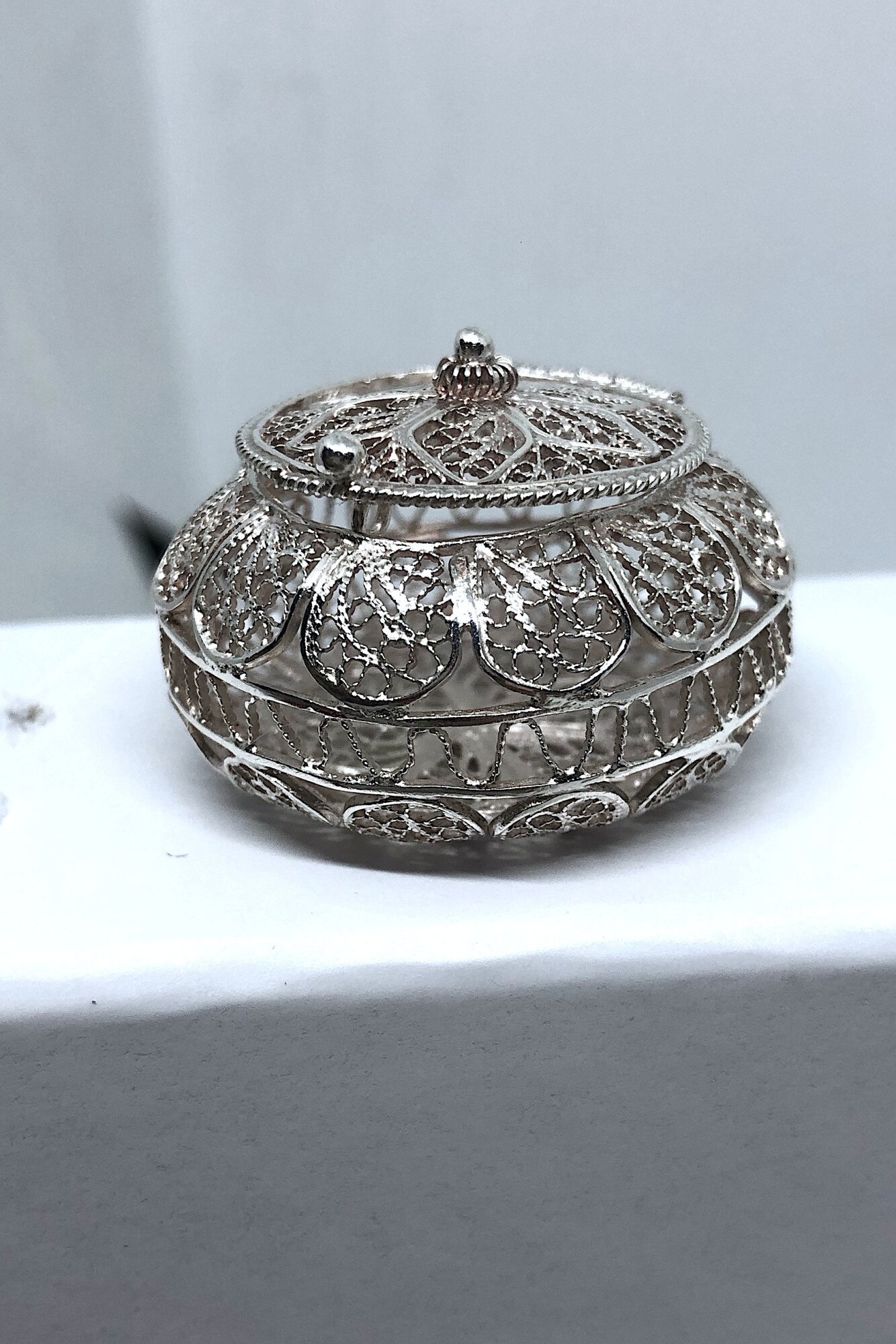 Cutiuta din Argint 925, in forma rotunda, lucrata manual, argintie, 3.5 ...