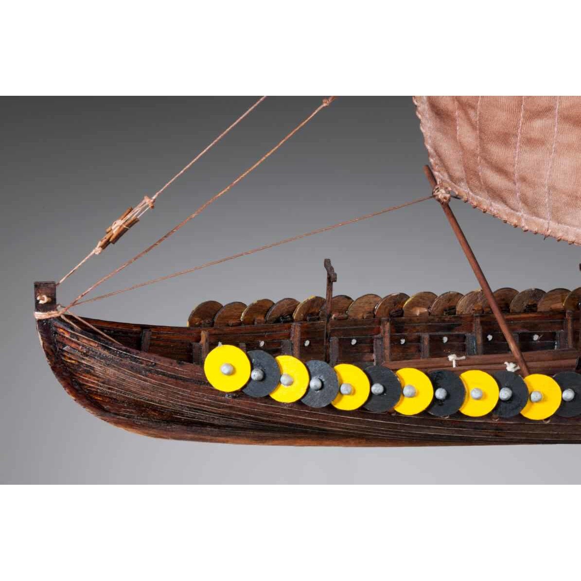 Kit de construit barca din lemn cu panze Viking Gokstad 1:72 - eMAG.ro