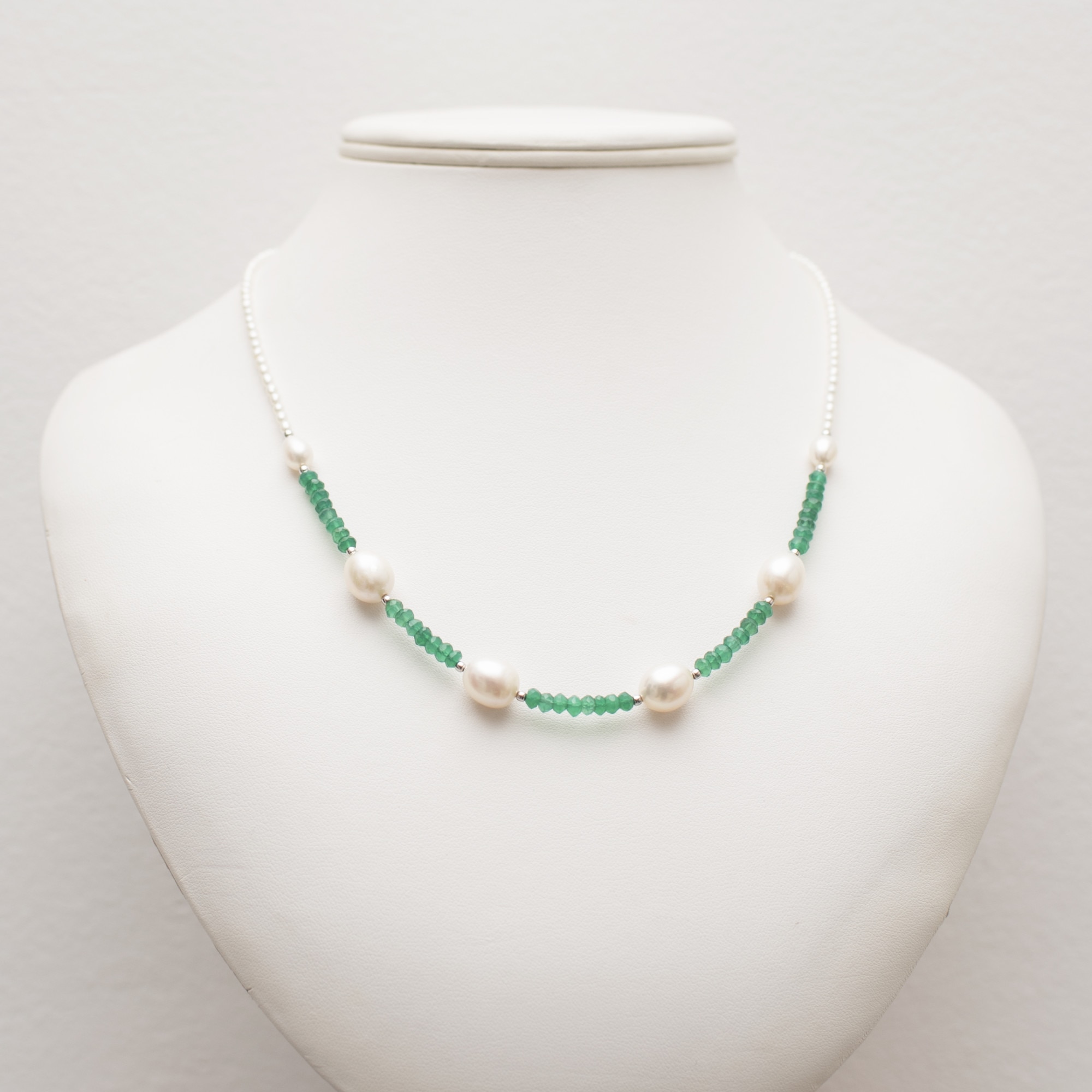 Colier agat verde colorat, fatetat 3 mm, perle apa dulce 2-9 mm, argint ...