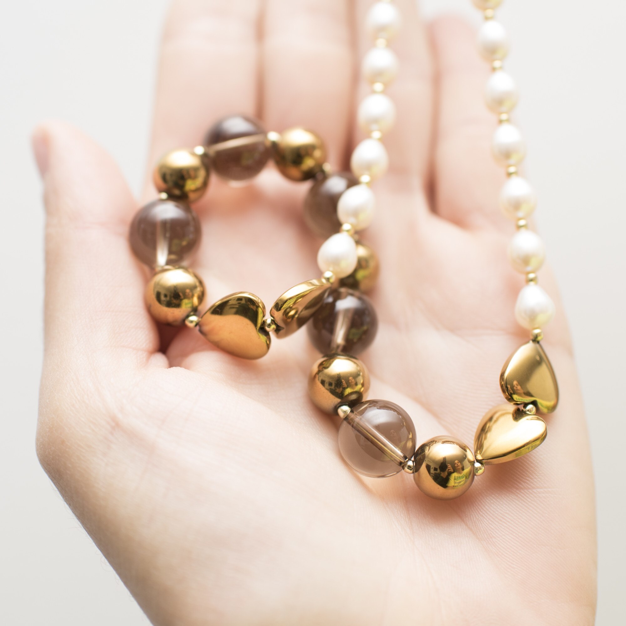 Colier cuart fumuriu 12 mm, hematit auriu colorat sfera si inima ...