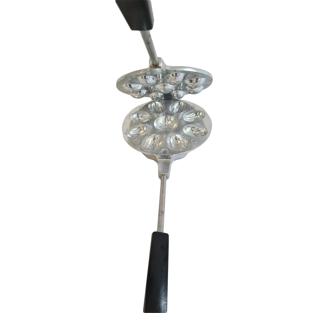 Forma prajituri, nuci cu 9 orificii, 15 cm - eMAG.ro