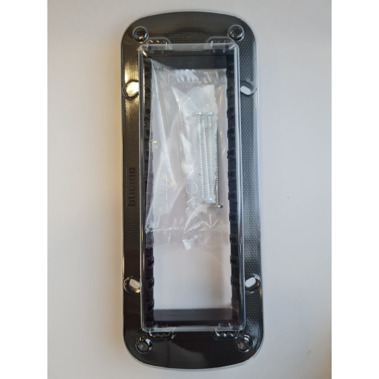 Поддържаща / Монтажна рамка, 6M, Bticino, Living NOW, Черно бял пясък ...