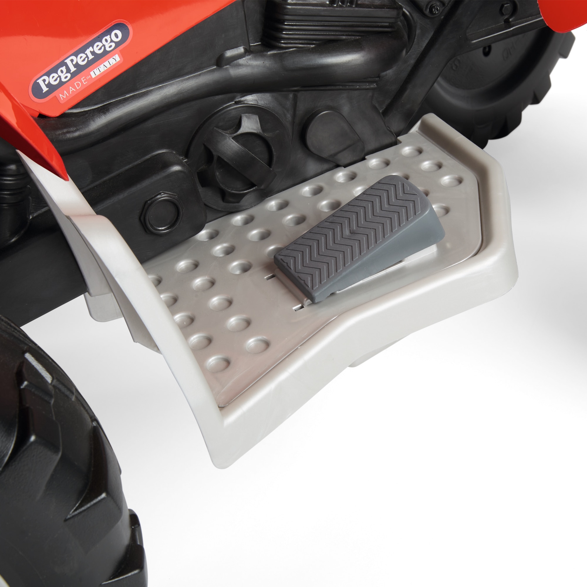 ATV Peg Perego, Polaris Outlaw, 330 W, 12V, 3 ani+, Negru / Rosu - eMAG.ro