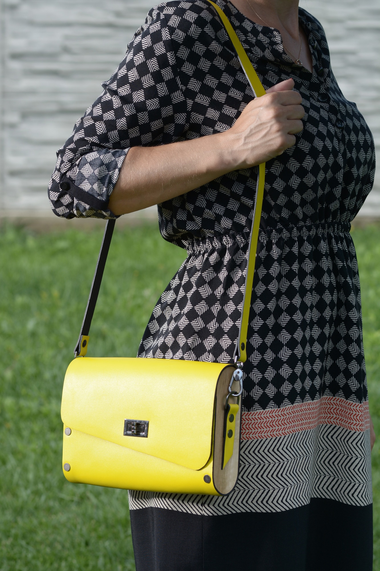 Geanta dama, Katy, din piele naturala si lemn, Handmade, Galben - eMAG.ro