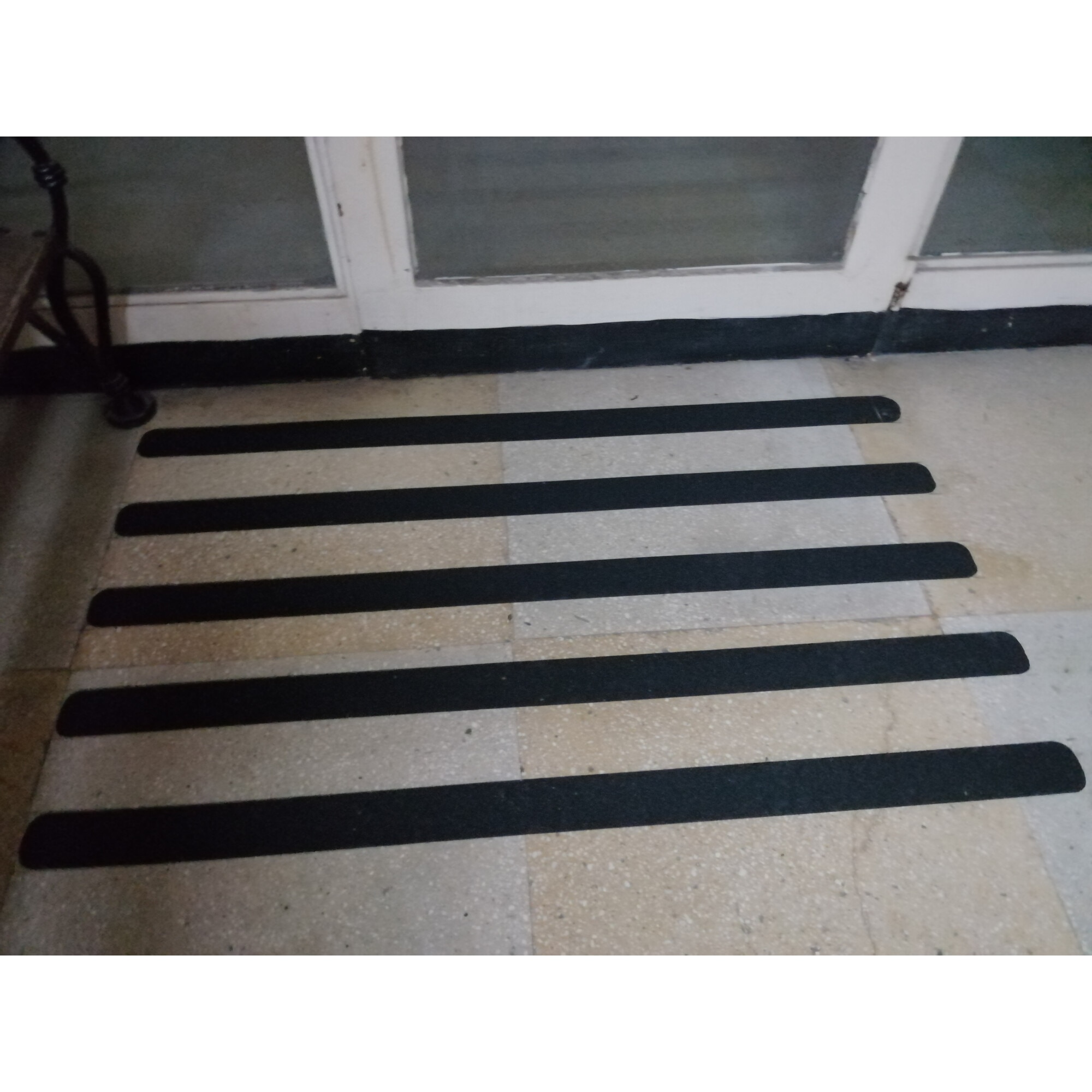 Banda autoadeziva antiderapanta Safety Grip, 25mm x 18.3m, negru - eMAG.ro