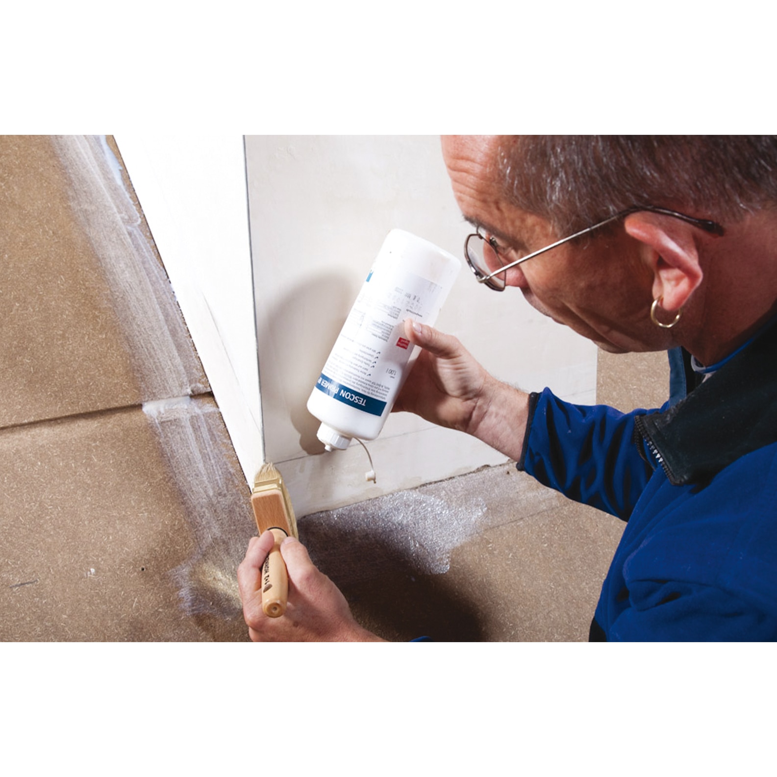 Primer pentru cresterea aderentei benzilor adezive de etansare, pro ...