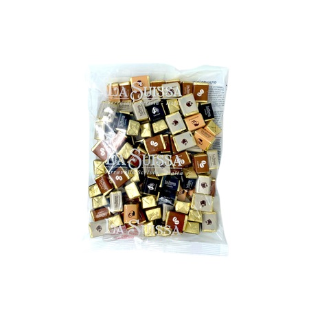 Praline asortate de ciocolata umplute cu crema de cacao, alune, cafea ...