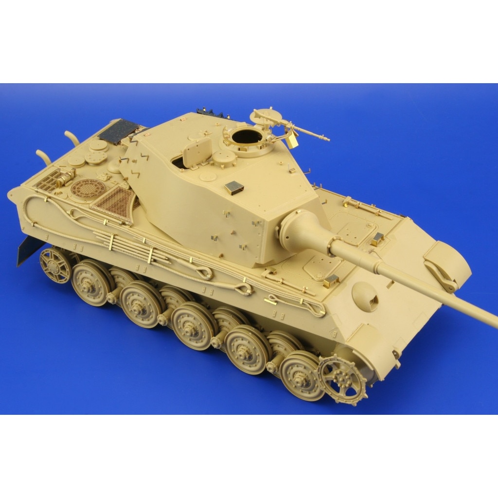 Macheta Militara Tamiya German King Tiger Ardennes Front Sd.Kfz.182 1: ...